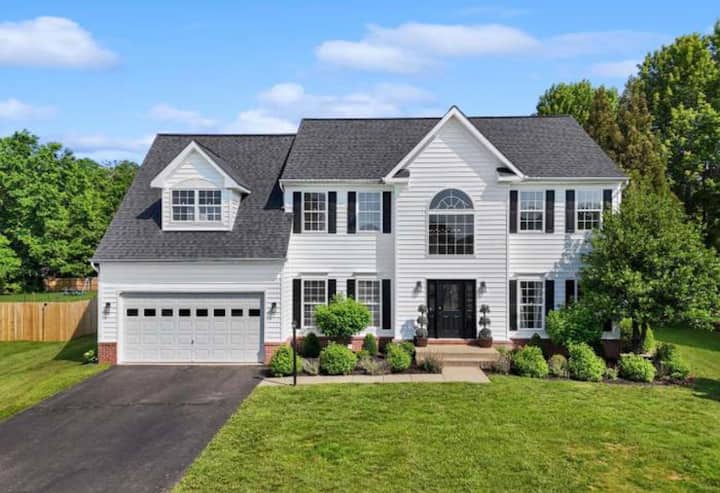 Top Floors: Maddox Manor - Warrenton, VA