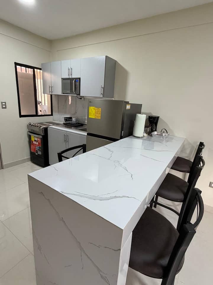 Comfort, Style And Perfect Location - Santa Ana