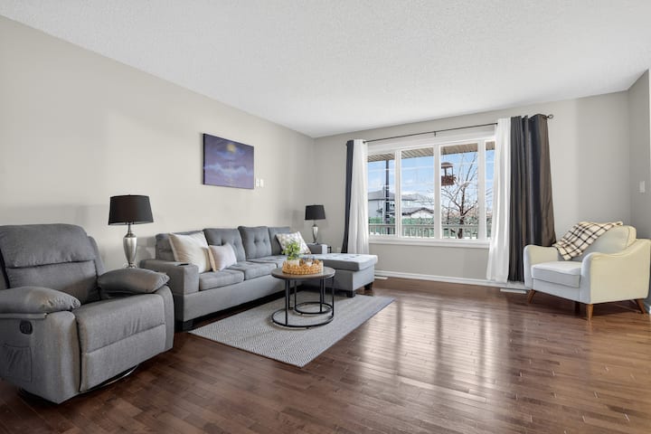 West Edmonton | Sleeps 6 | Ac & Garage | Bbq - Edmonton