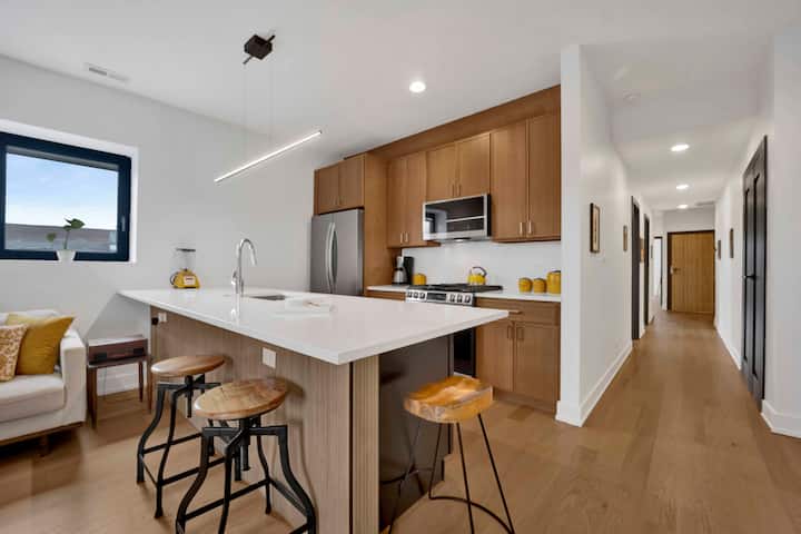 Huron Oasis | Free/easy Street Parking | Ph - Cicero, IL