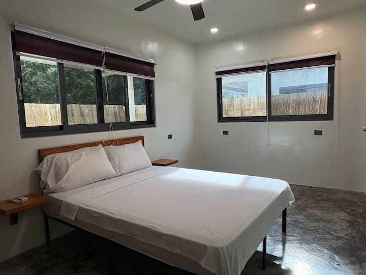 Modern 1br Stay With Pool Access + Parking - Panglao