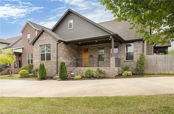 Home Of The Dracaena Giant Plant - Fayetteville, AR