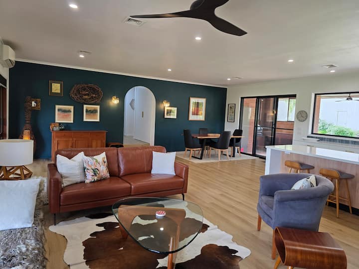 Luxury Hamilton Haven, Right On The Golf Course - Hamilton