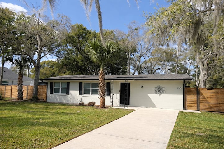 Downtown Clermont Triplex Near Waterfront Park - Clermont, FL