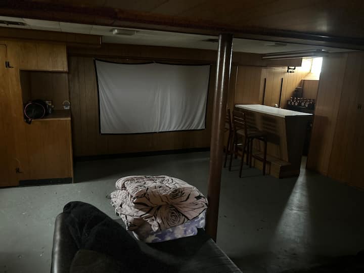 Hiding Gem-warm And Cozy 3 Bedroom Colonial House - Dearborn, MI