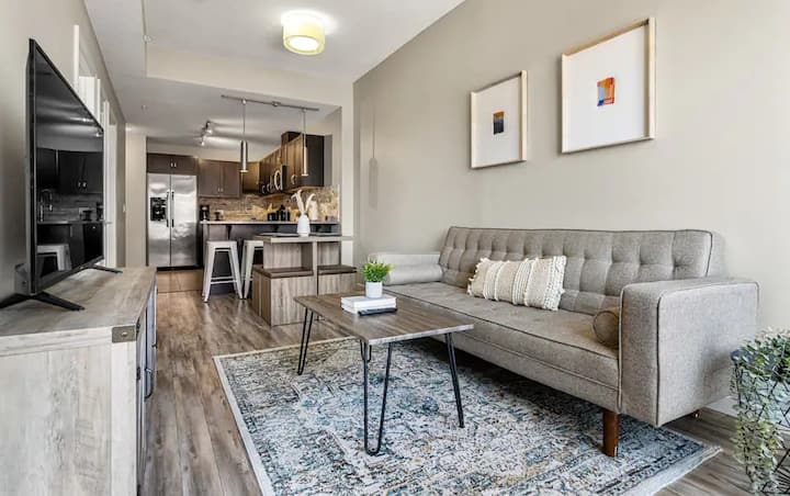 Bright Condo+gym+parking+adultsonly+monthly Stays - Calgary