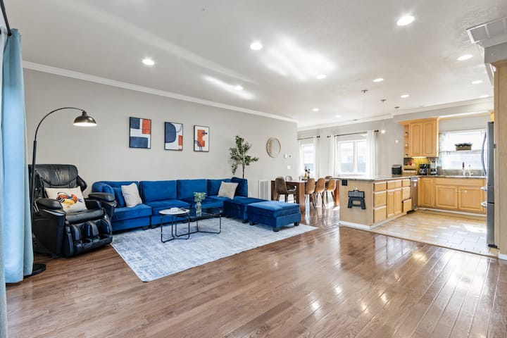 Luxury 4br: Massage Chair, Kingbeds, Spacious Deck - San Jose, CA