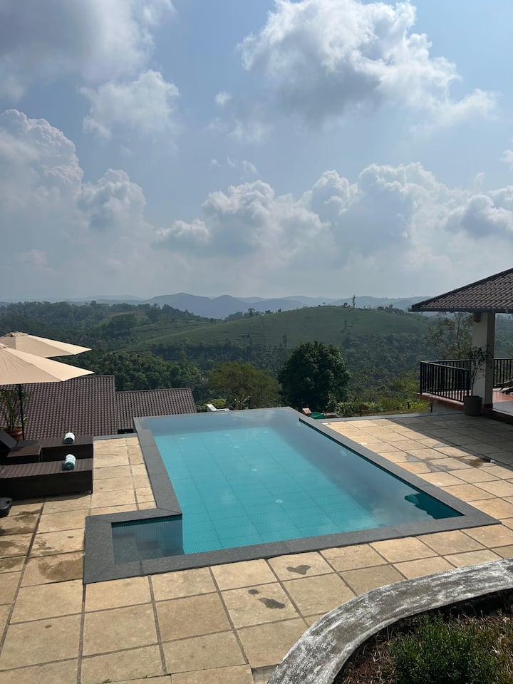 Cozy 2-br Mountain View Cottage With Private Pool! - Idukki