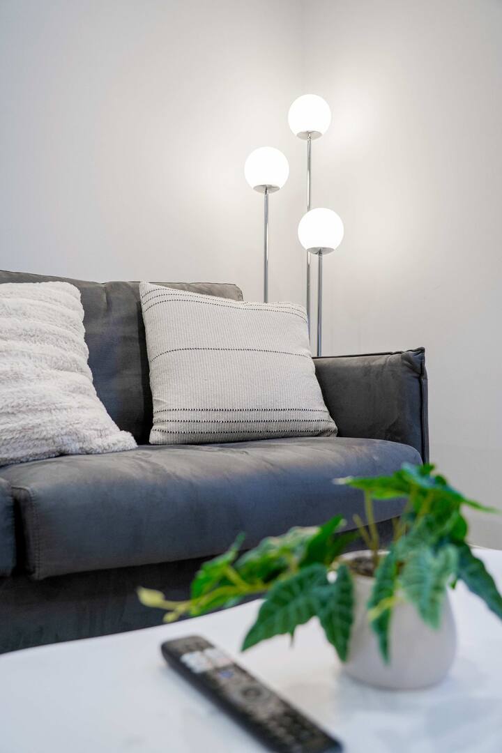 Spacious 6br With 2 Parking | 3 Mins To Woolworths - Camden