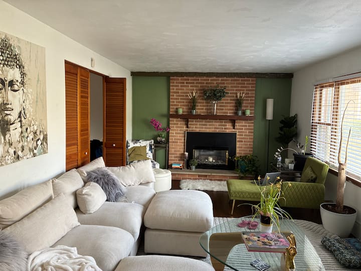 Cozy 3br Retreat - 15 Miles From Pittsburgh - Monroeville, PA