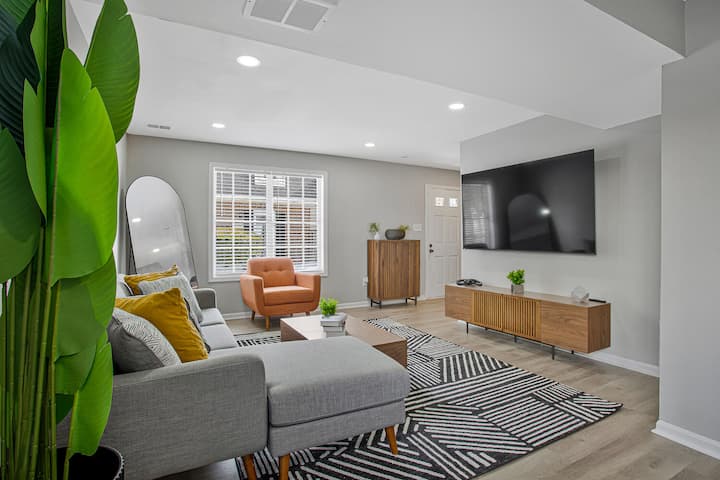 Spacious Retreat Near Dc| Free Parking + Sleeps 8 - Waldorf, MD