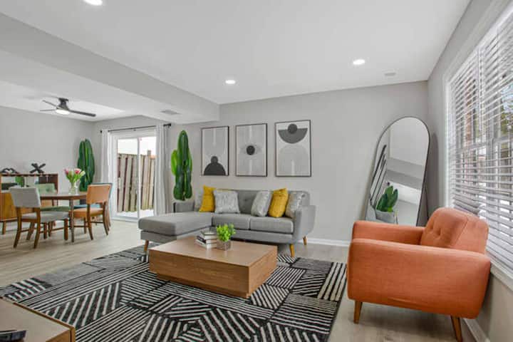 Spacious Retreat Near Dc| Free Parking + Sleeps 8 - Waldorf, MD