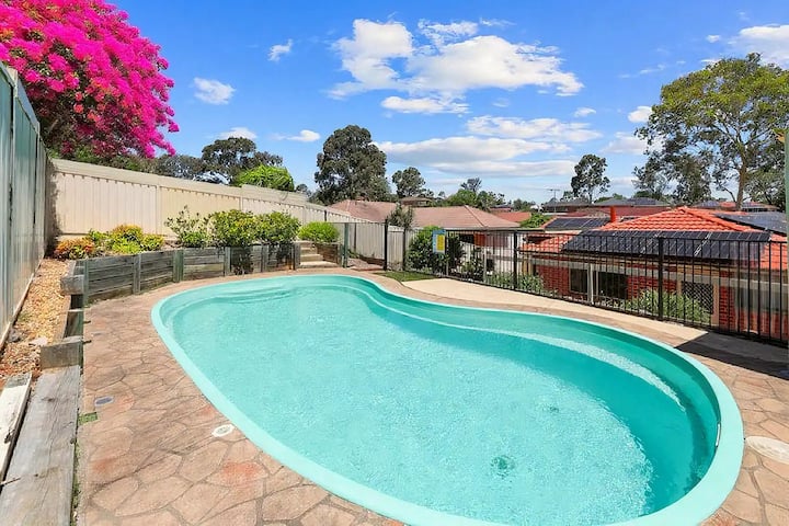 Relaxing Poolside House Escape3b - Campbelltown