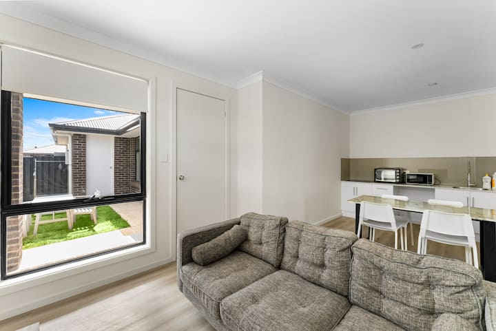 Private 2br Guesthouse, Kitchen, Bath, Entrance - Adelaide