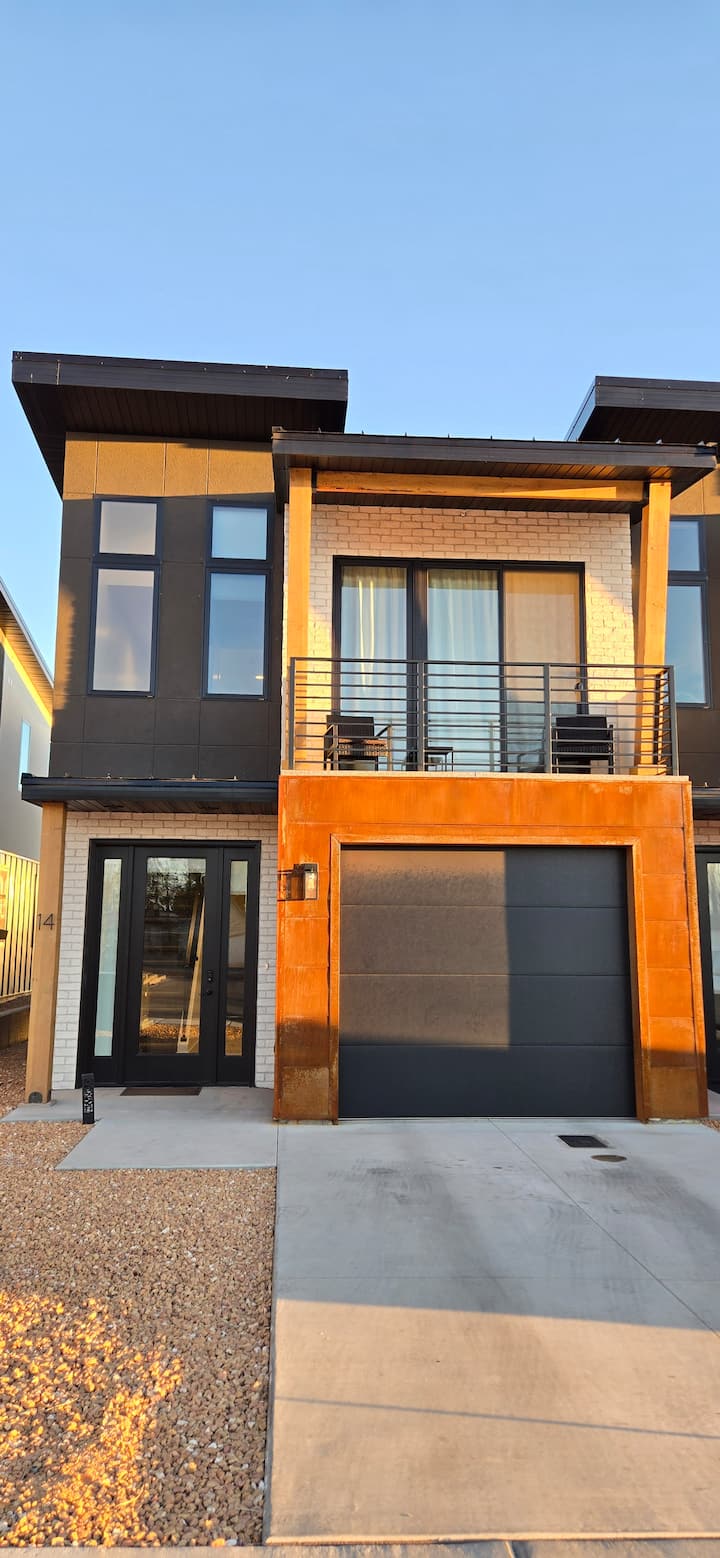 Page Comfy Townhouse - Sleeps 11 - Page, AZ