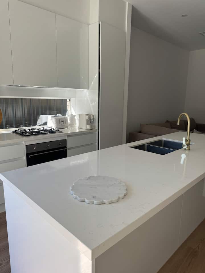 Spacious 4 Bedroom Magill Home With Pool - Adelaide