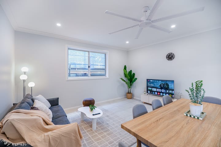 4br Home With 2 Secure Parking | Near To Station - 세인트 앤드류스