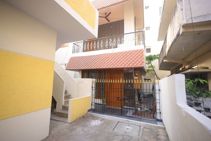 The Aura House - Quiet 2.5bhk Home - T.nagar - Chennai