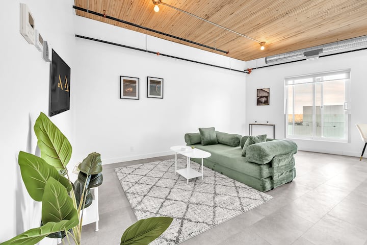 Roof Top, River Views, Sauna, Walk To Stampede - Canada