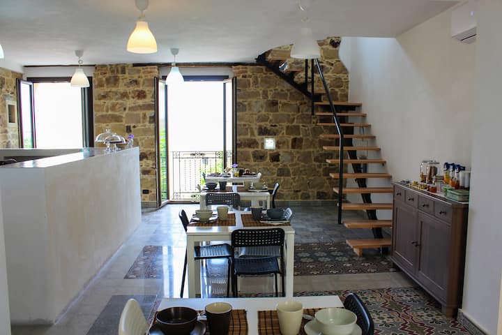 Dormire Nella Storia Di Un Antico Borgo Marinaro. - Tusa