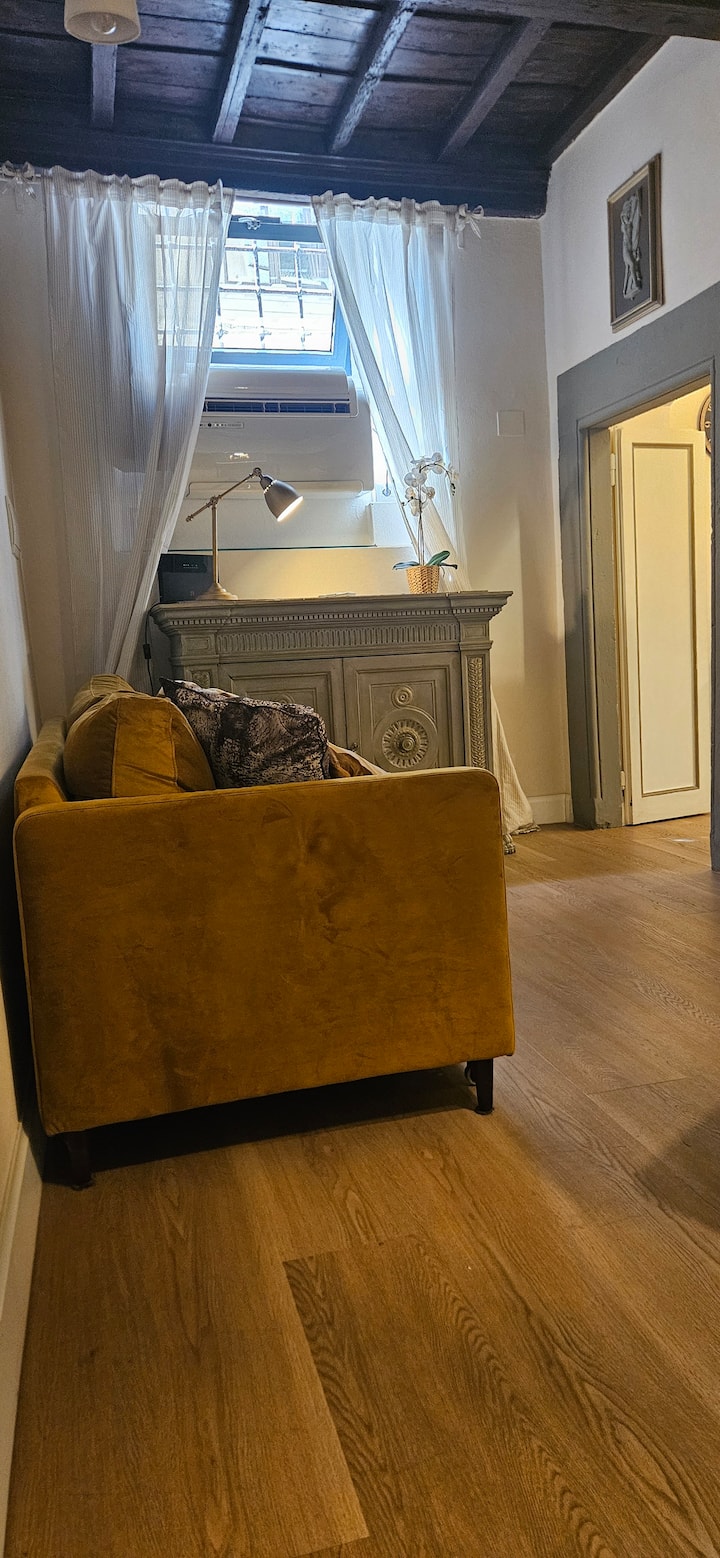 Cozy San Niccolò Suite
7 Min Walk To Ponte Vecchio - Florencia
