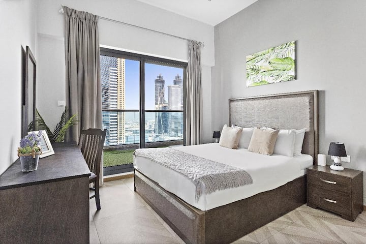 A Private Room In A 3 Bedroom Apartment - Dubai