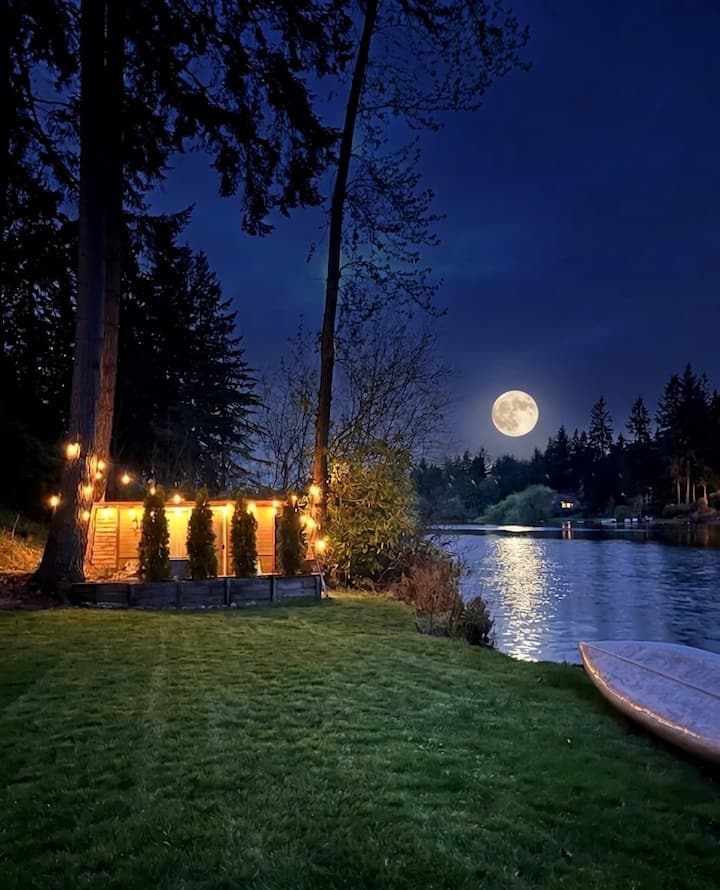 Birdsong : Lakeside Serenity Retreat. - イーナムクロー, WA