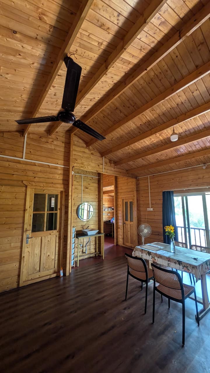 Pinewood Cottage : 1bhk Near Ganpatipule Beach - Ganpatipule