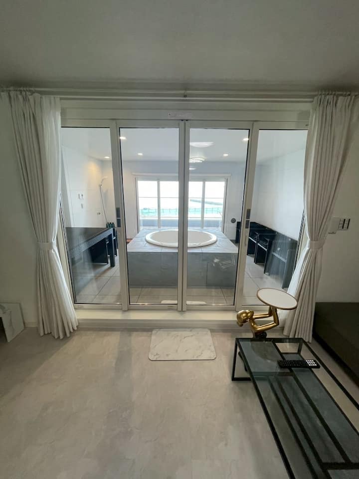 【オーシャンビュー＆スカイジャグジー】海を望む贅沢テラスでBbqを愉しむ！（201号室） - 훗쓰시