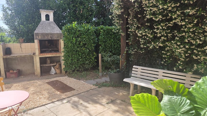 Agréable T2 Au Calme, Avec Espace Extérieur - Aubenas