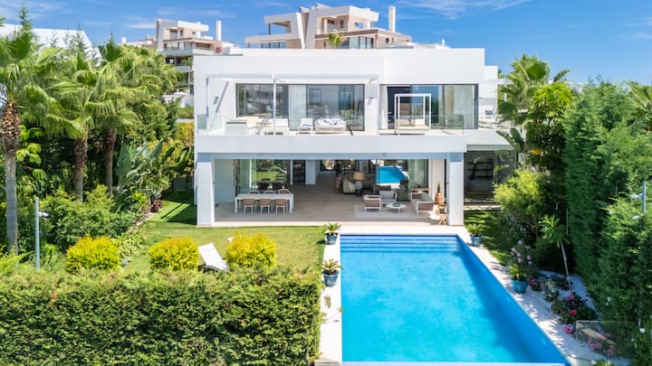 Villa In Cabopino With Infinity Pool And Seaviews - Marbella