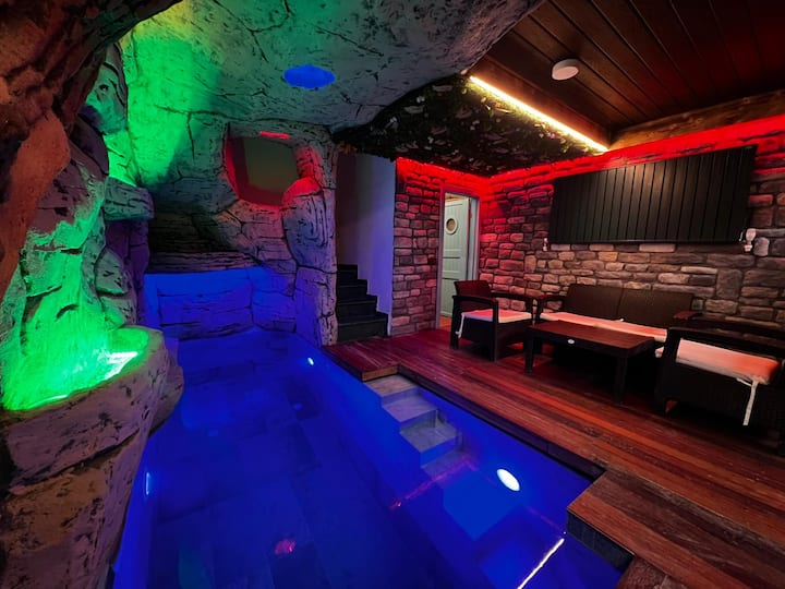 Havuzlu, Jakuzili Ve Barbekü Alanlı Kulübe - Koru