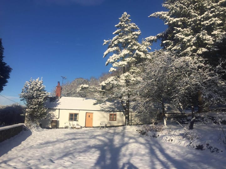 Dog-friendly | Country Cottage Escape | Sleeps 5/6 - Mold