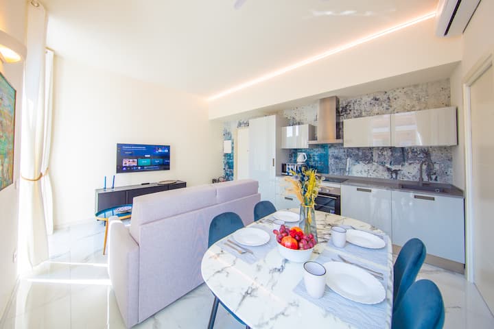 Lussuoso E Luminoso Apt Con Balcone, 6 Ospiti - Italy