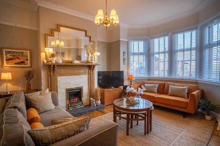 Art Deco Period Townhouse With Garden Near To Town - Dumfries