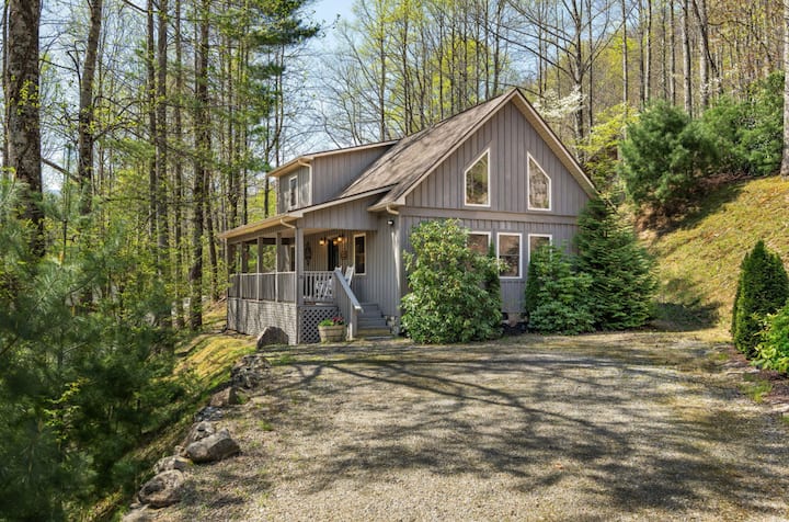 Peace By The Creek-hot Tub, Easy Access, Dogs Okay - Maggie Valley, NC
