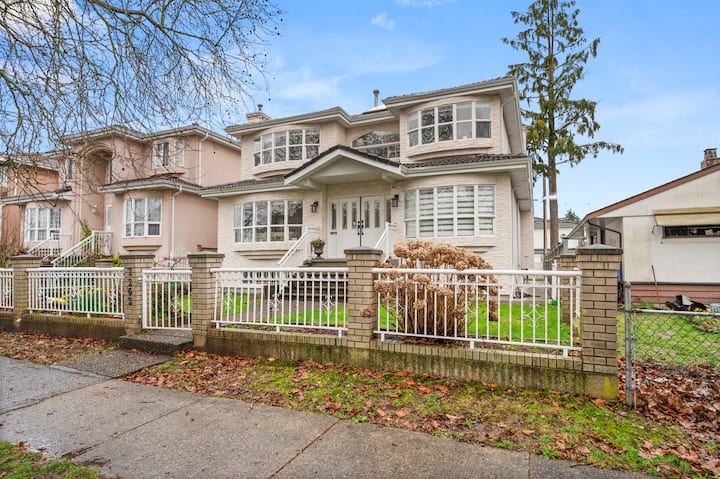 Vancouver Luxe 5br Retreat W/ Modern Kitchen - Vancouver