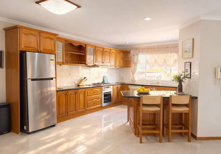 Comfortable 4br Home – Perfect For Families - Point Cook