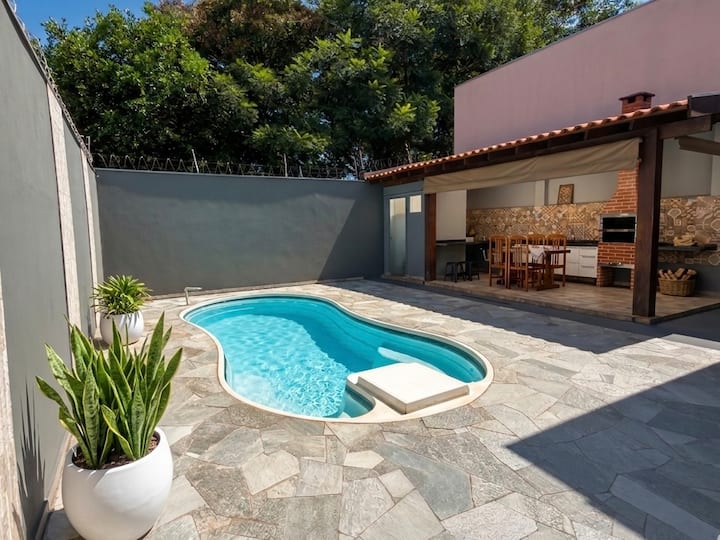 Casa Com Piscina, Ar Cond Em Bairro Nobre - Brazil