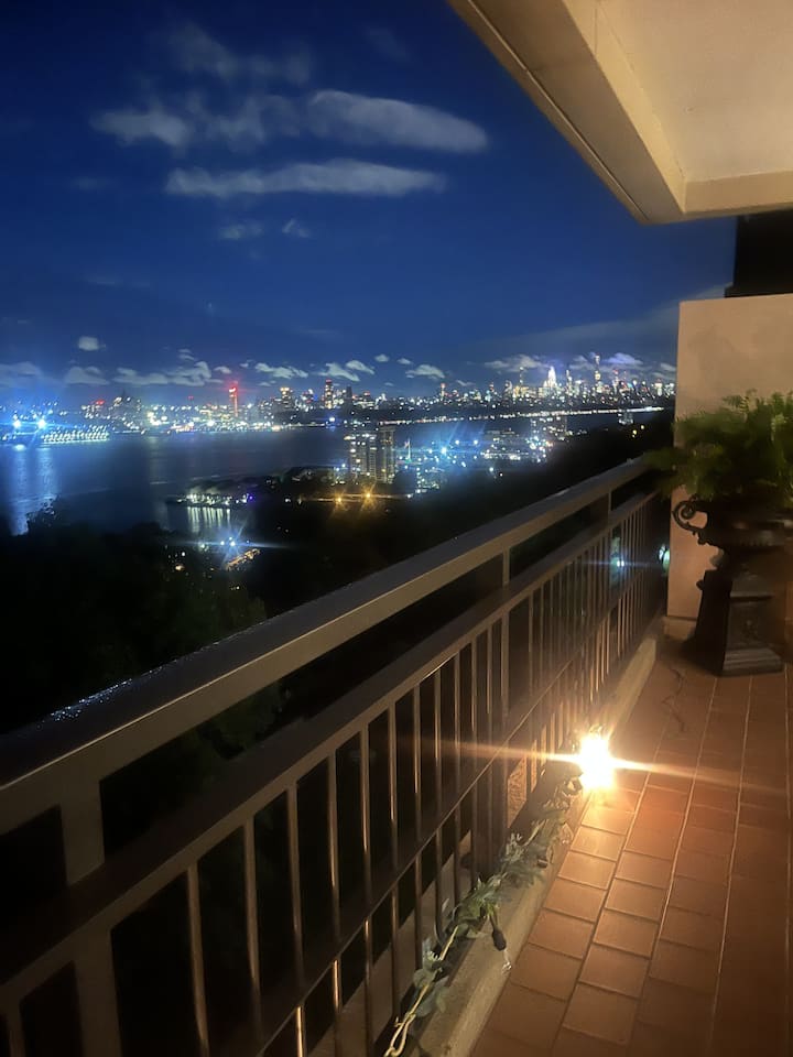 Paris-meets-manhattan Perch W/ Views Of Manhattan - New York City