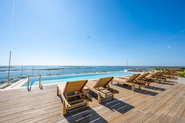 Balmy Leeward At The Marina - Olhão