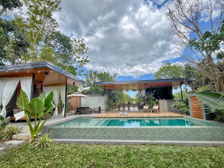 A Tiny Cabin Designed To Live With Nature. - Batangas