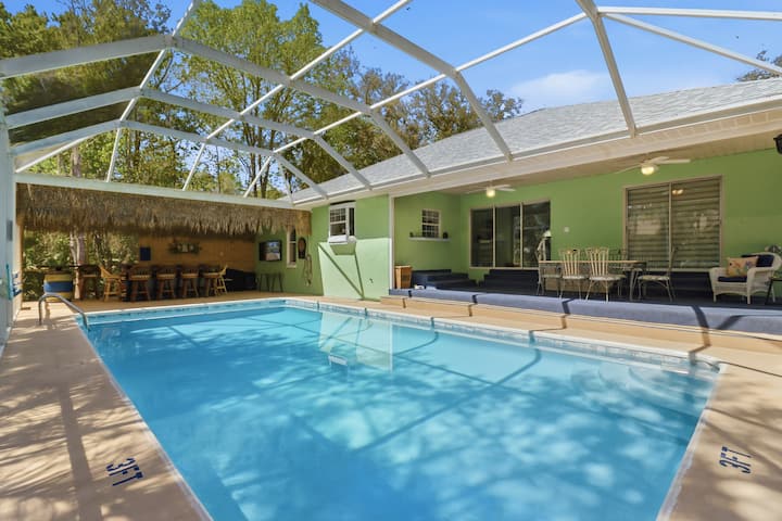 Hugh Bear Haven: Pool/tiki Bar/kayaks/dog-friendly - Crystal River, FL