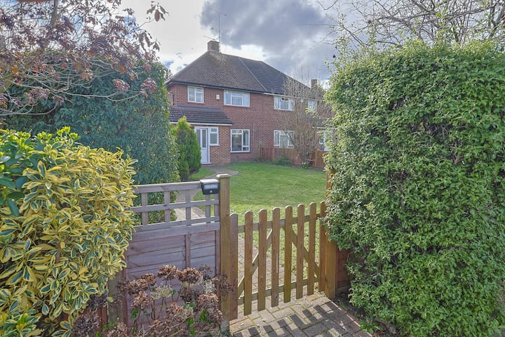 Newly Renovated, Lovely Garden & Driveway Parking - Beaconsfield, UK
