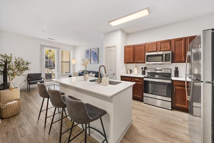 Modern Styled | 1 King+sofa Bed Retreat|frisco, Tx - Frisco, TX