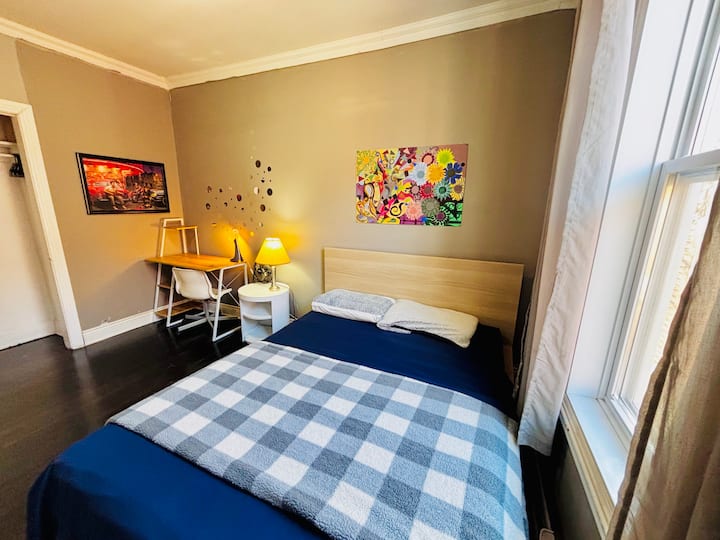 Cozy Room W/smart Tv, Near Du College Station - Dorval