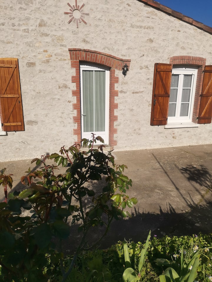 Maison En Pierre Avec Jardin - Clisson