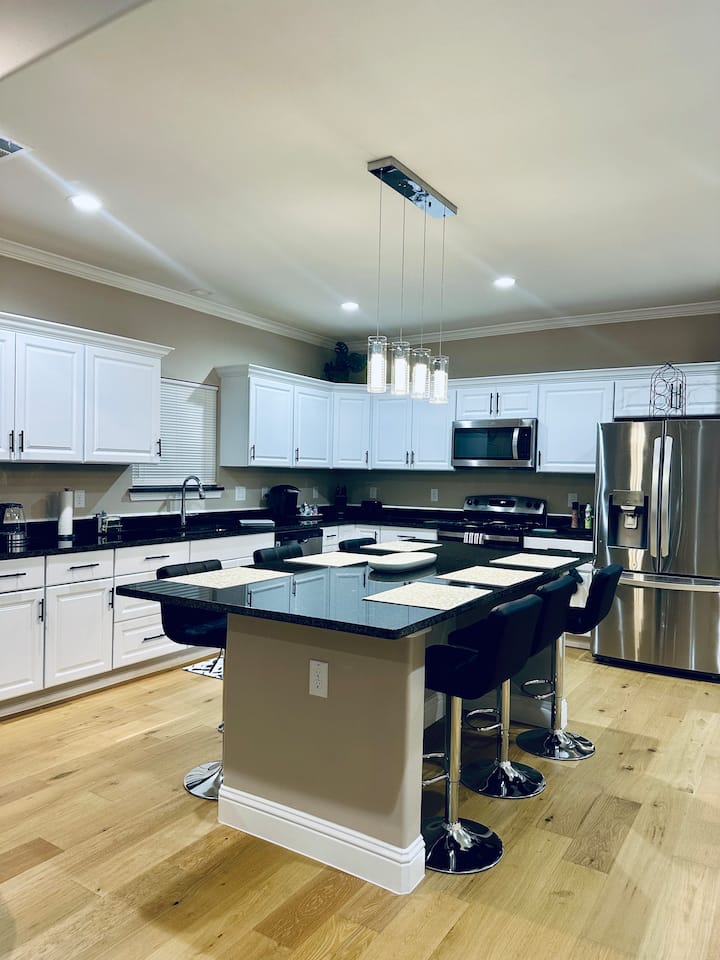 Bluebonnet Retreat | 3br/2ba | Heart Of Ennis - Ennis, TX