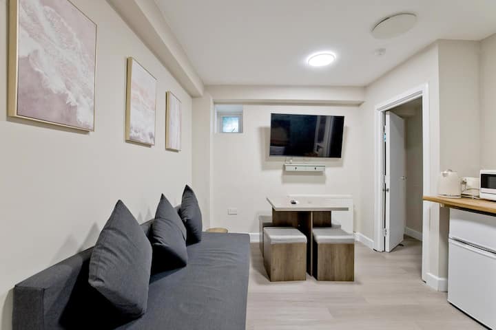 Well-located Chic 2-bed In Tottenham - Chingford