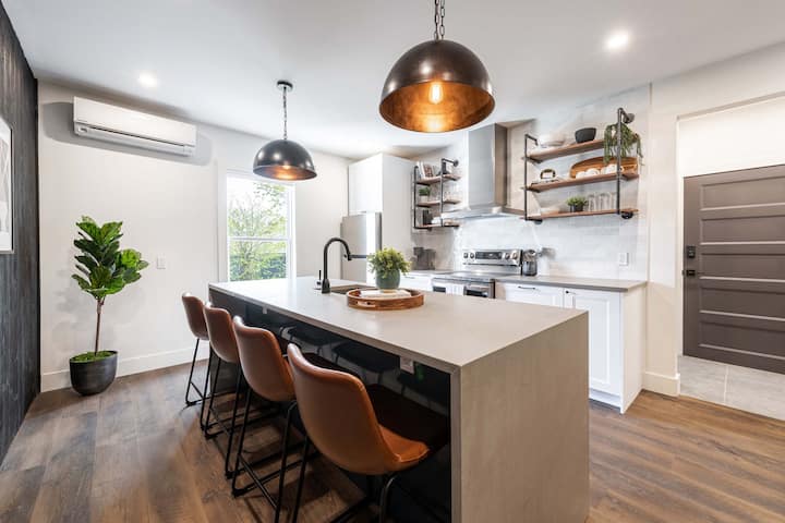 Sunlit Pet Friendly Retreat Near Halifax Downtown - カナダ ハリファックス